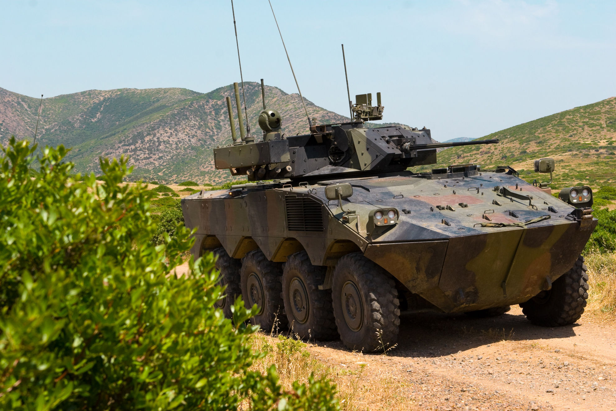 The Iveco – Oto Melara Consortium signs the contract for the supply of ...