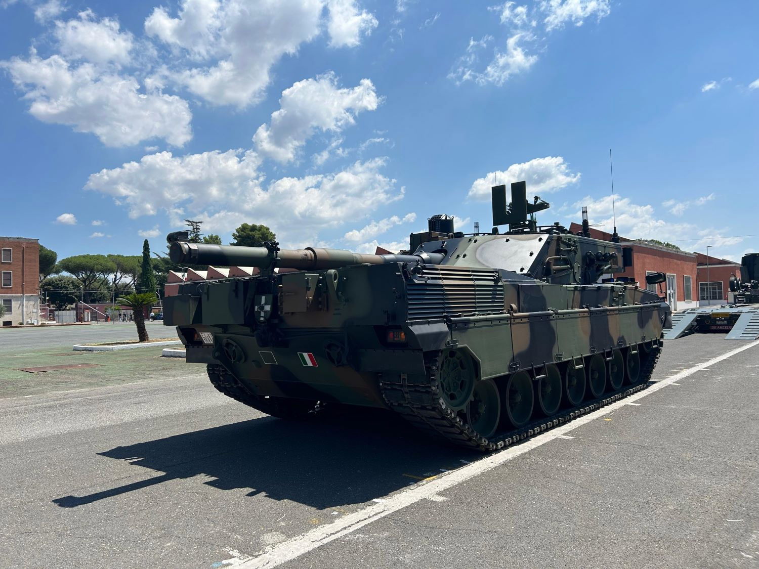 Italian Army receives the first upgraded Ariete C2 series tank - IDV